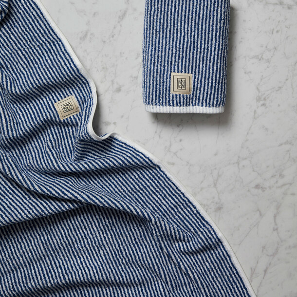 Randiga premium-handdukar från Vinga of Sweden